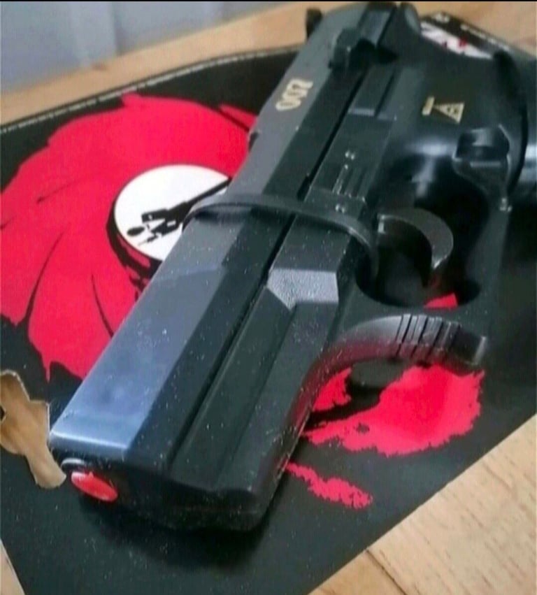 James Bond p99 toy cap gun pistol with 1200 007 wicke paper caps new ...