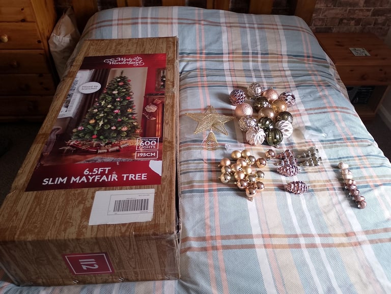 6.5ft Mayfair Christmas Tree, Mixed Tip & Decorations, BARGAIN!!🎄🎅 | in ...