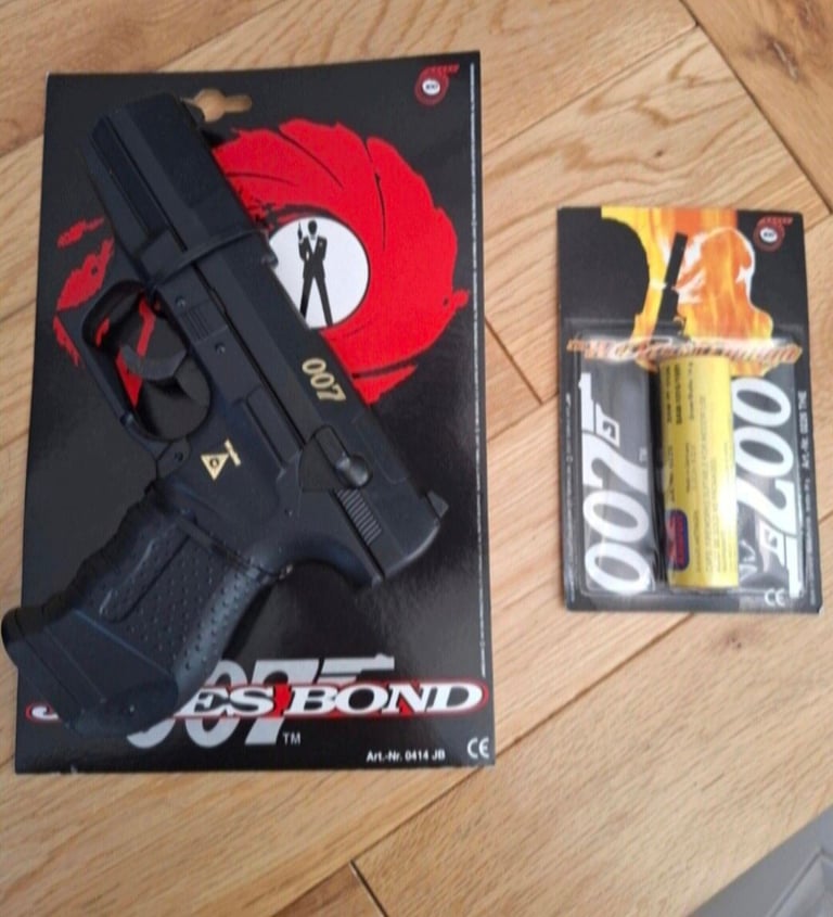 James Bond p99 toy cap gun pistol with 1200 007 wicke paper caps new ...