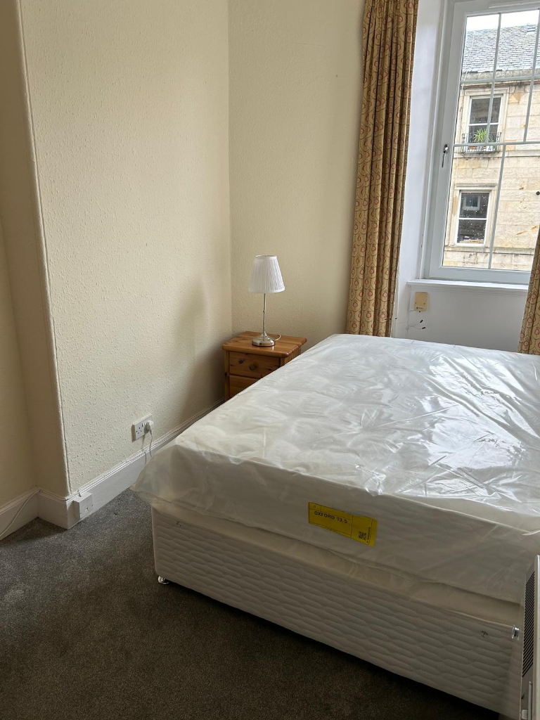 No Deposit-NEWINGTON, Studio top floor with lovely views to Arthurs ...