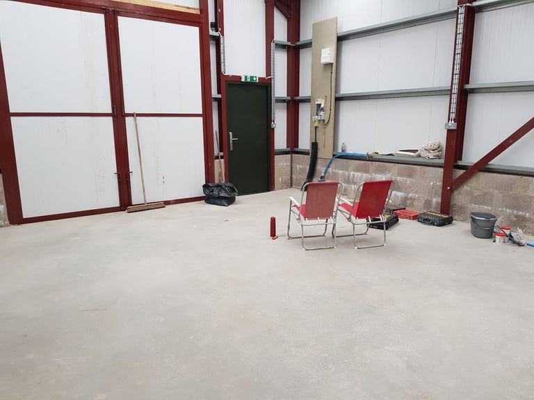 Workshop / Storage Unit for Rent, Approx 42 Square Meters / 450 Square ...