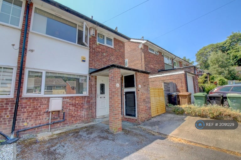 3 bedroom house in North Close, Leeds, LS8 (3 bed) (#2091229) | in ...