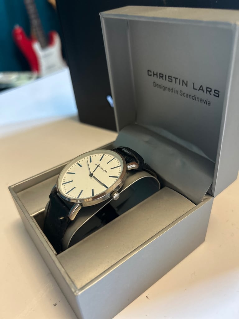 Christin Lars Men's Simplistic Black & white Watch | in Desborough ...