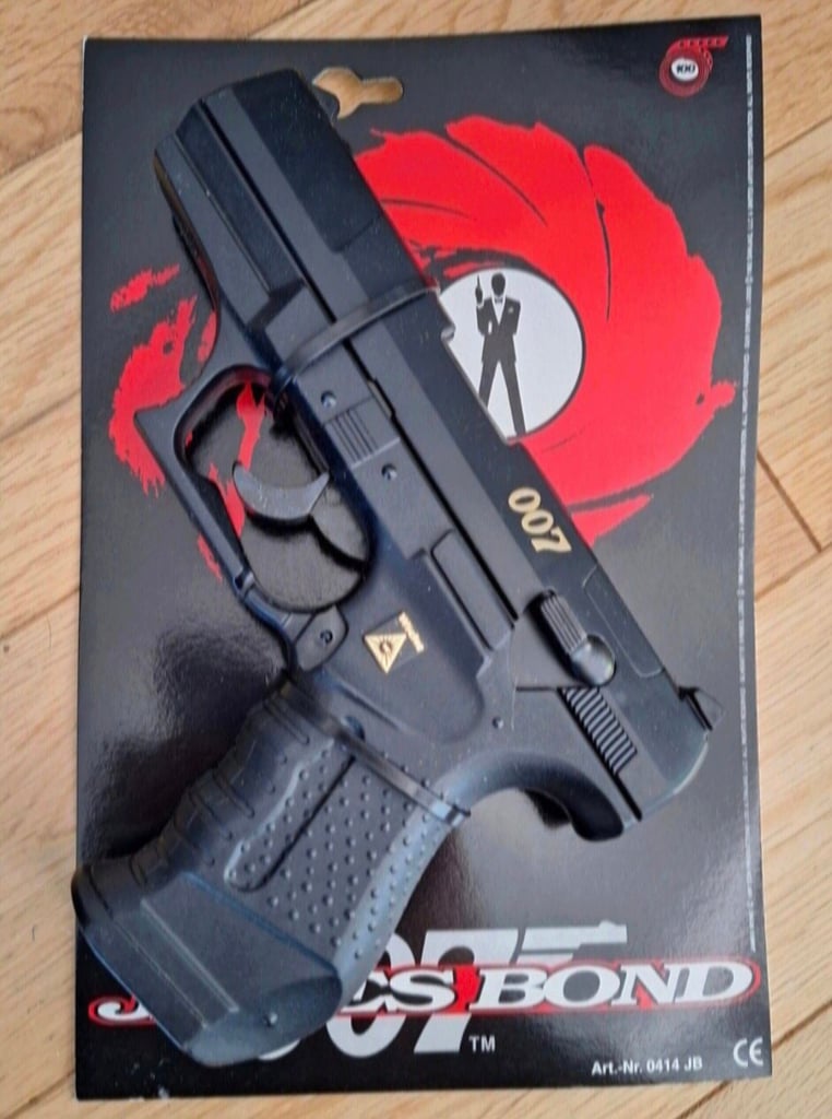 James Bond p99 toy cap gun pistol with 1200 007 wicke paper caps new ...
