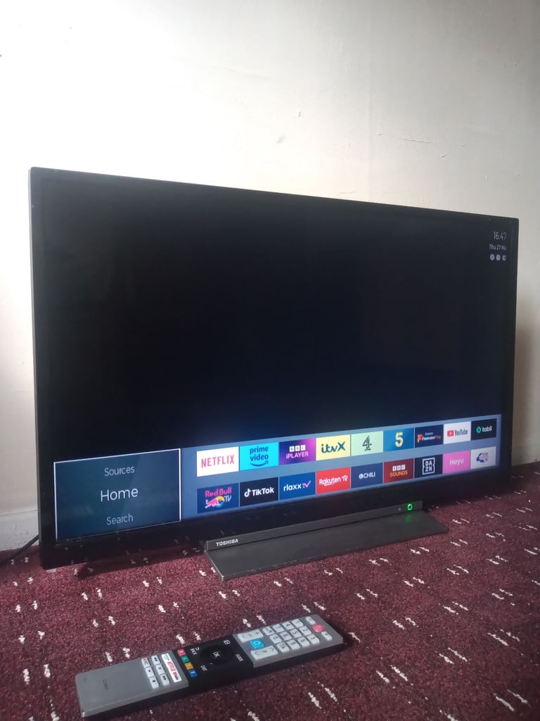 Smart Toshiba 32 inch hd slim lightweight Freeview led tv with remote ...