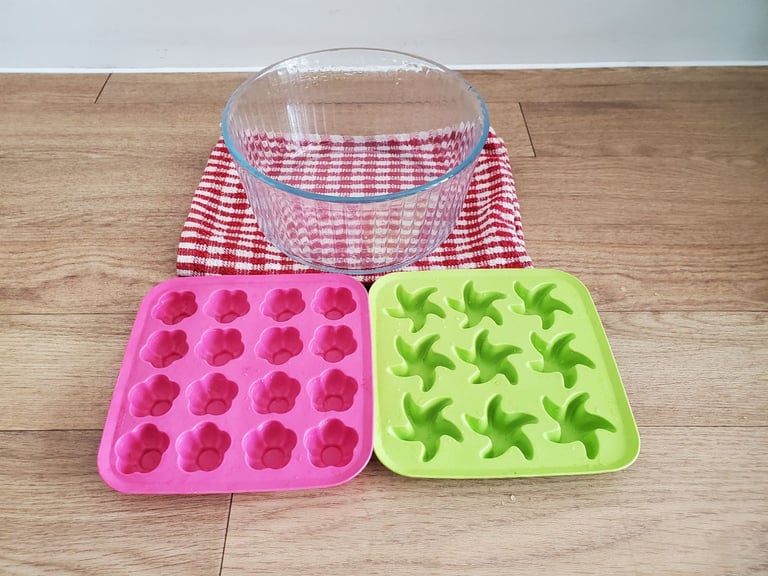 Pyrex Oven Dish Roaster - Bakeware & 2 Ikea Ice Trays | in Lewisham ...