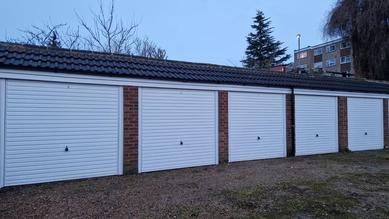 Garage/Parking/Storage to rent: Carshalton Grove (r/o 8-10) Sutton, SM1 ...