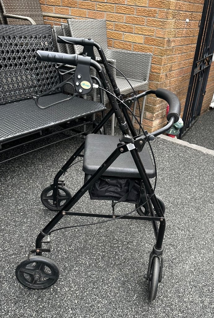 4 Wheel Walker with seat by DAYS-£10 | in Dukinfield, Manchester | Gumtree