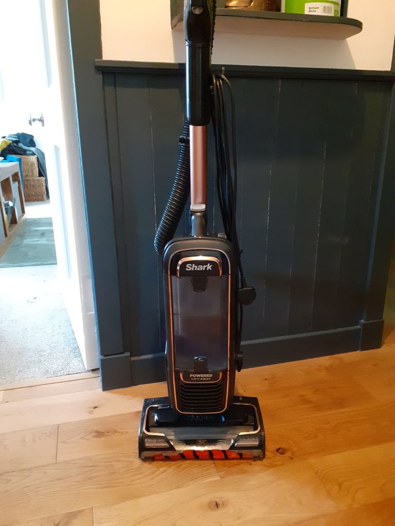 Shark lift away hoover | in Aberfeldy, Perth and Kinross | Gumtree