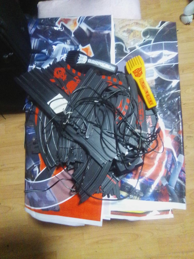 MUST GO TRANSFORMERS BUMBLE BEE SCARLECTRIX RACING TRACK AND EXTRAS ...