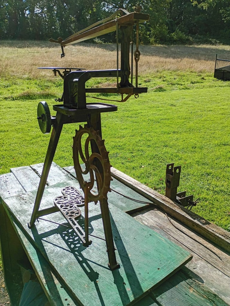 "HOBBIES" ORIGINAL TREADLE FRET SAW. CIRCA 1940,s (free local delivery ...