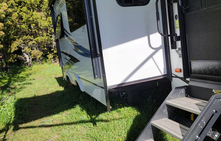 36.0 Freedom Express Liberty Edition 326BHDSLE Travel Trailer | RVshare