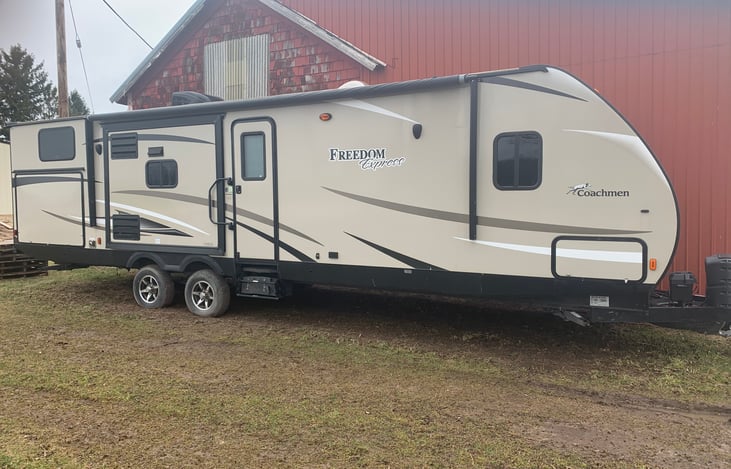 2016 Freedom Express 320BHDS | RVshare