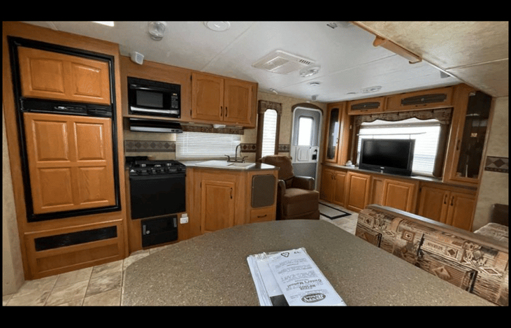 2010 Laredo 296 RE | RVshare