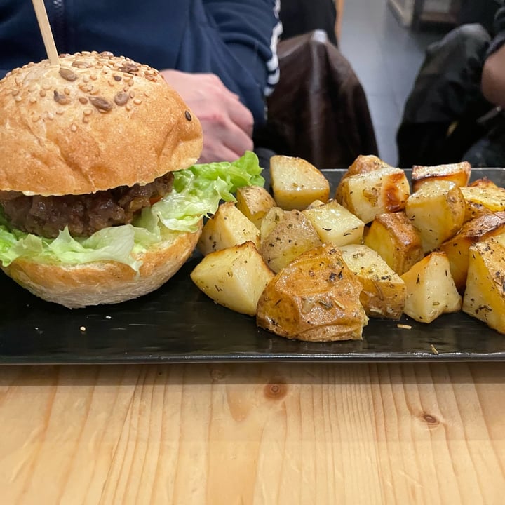 ...IDEM CON PATATE Torino, Italy #PANINO BURGER BEYOND MEAT®. Review ...