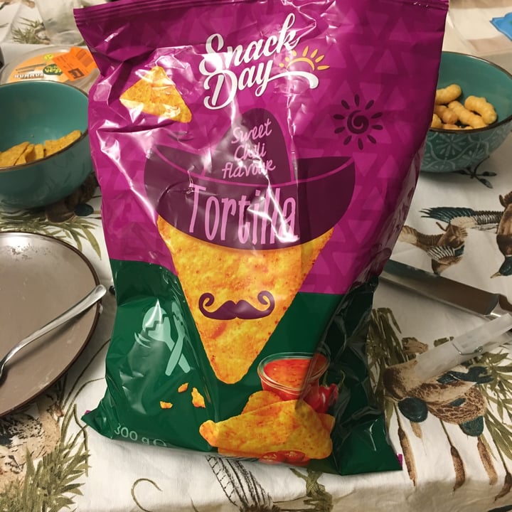Snack Day tortilla sweet chili flavour Review | abillion