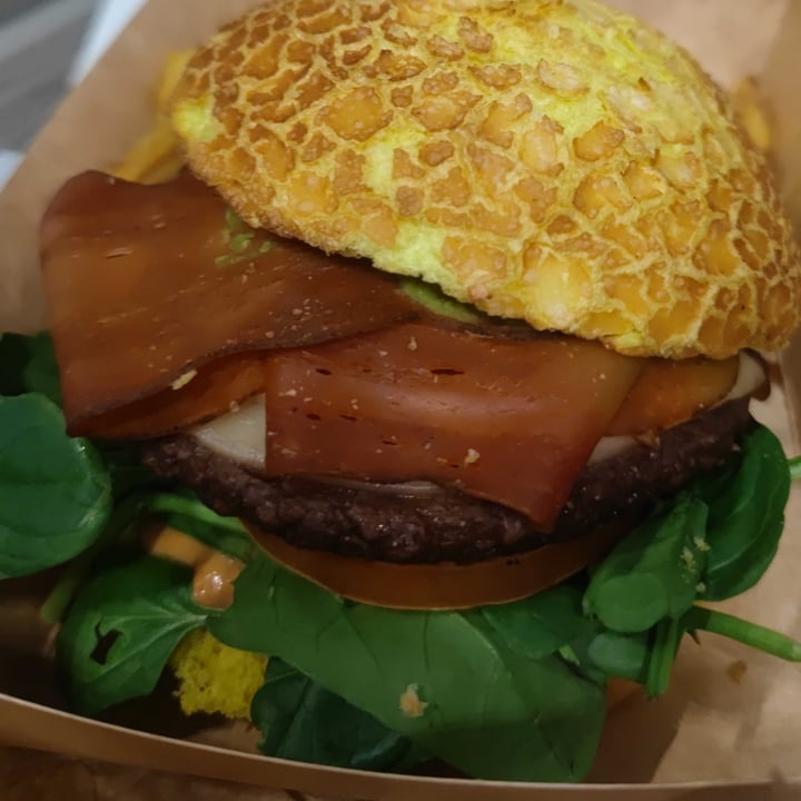 Bistrot Milano, Italy Wow Burger Review | abillion