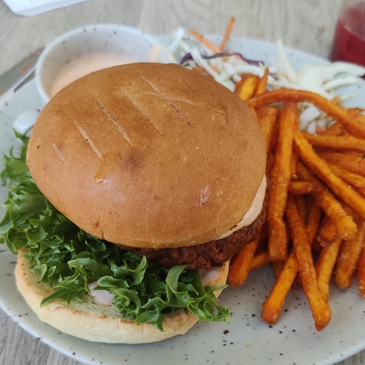 Mahalo Norrmalm, Sweden Burger Queen Review | abillion
