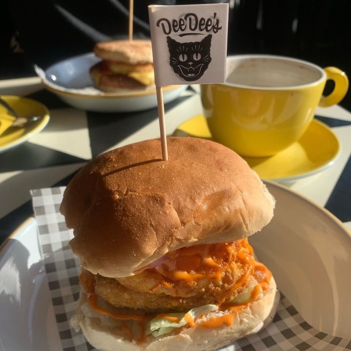 Dee Dees Vegan Diner United Kingdom Chick ‘N Burger Review | abillion