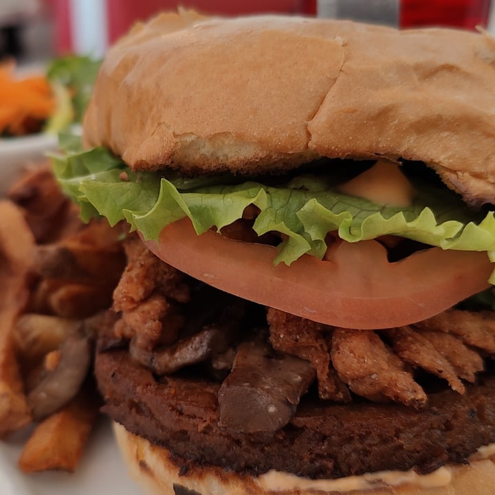 MeeT on Blanshard Burnside, Victoria, Canada The Meet Burger Review ...