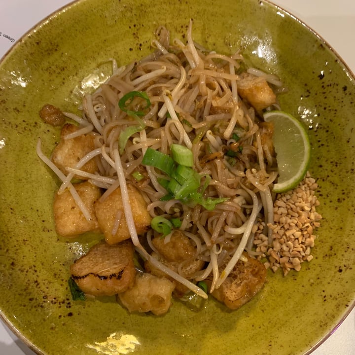 Thai Express Kitchen, Edinburgh Quarter, United Kingdom Pad Thai Review ...