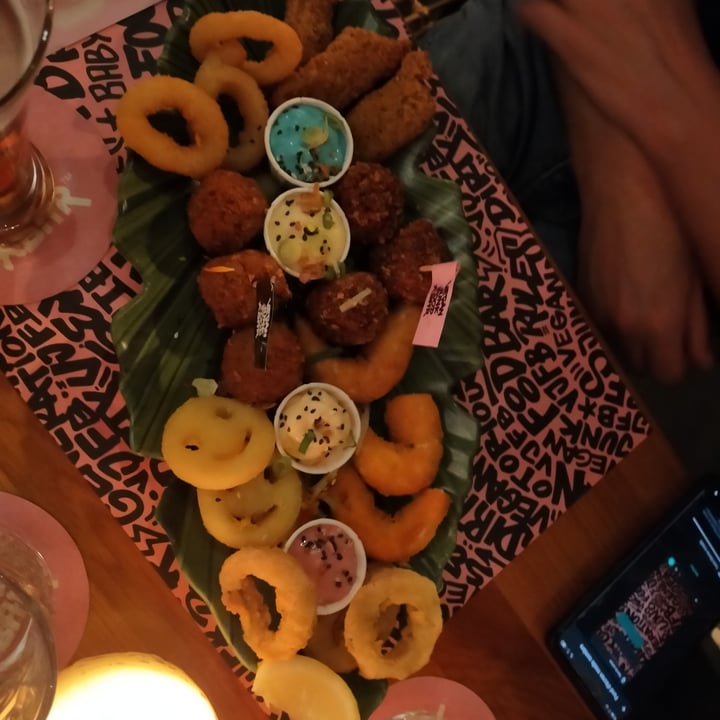 Vegan Junk Food Bar Barcelona, Spain VJFB Sumo Platter Review | abillion