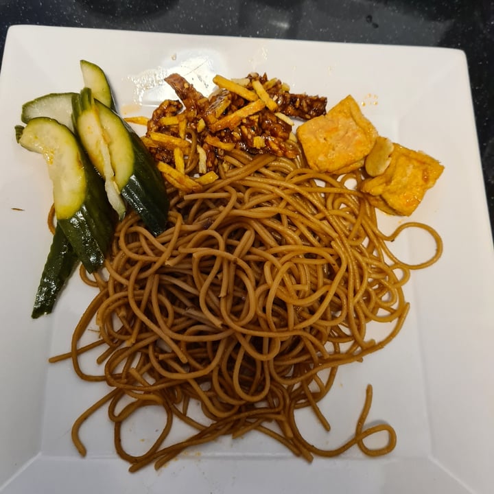 Amazing Oriental Amsterdam, Netherlands Javaanse bami, zure komkommer ...