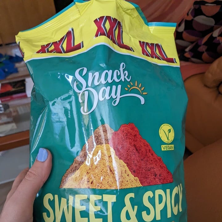 Snack Day sweet & spicy chips Review | abillion