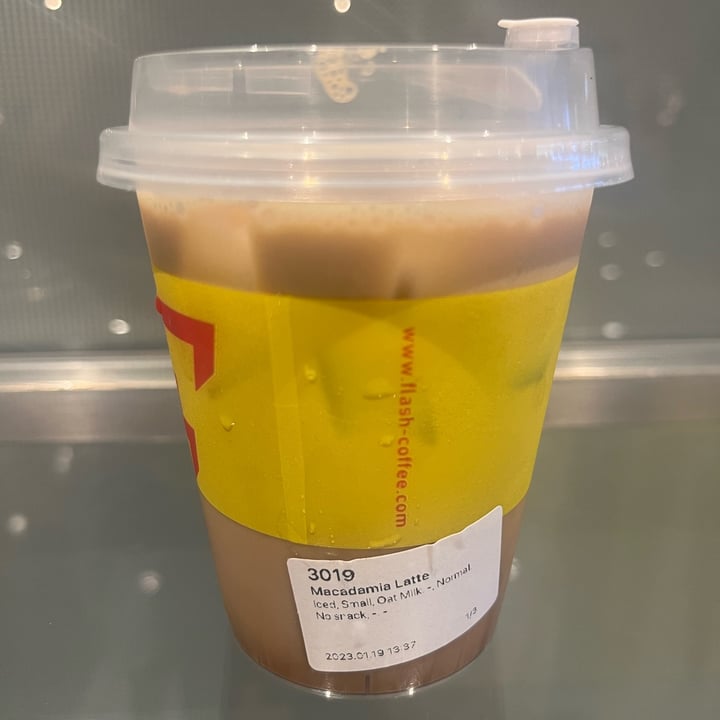 Flash Coffee Downtown Core, Singapore Macadamia latte Review | abillion