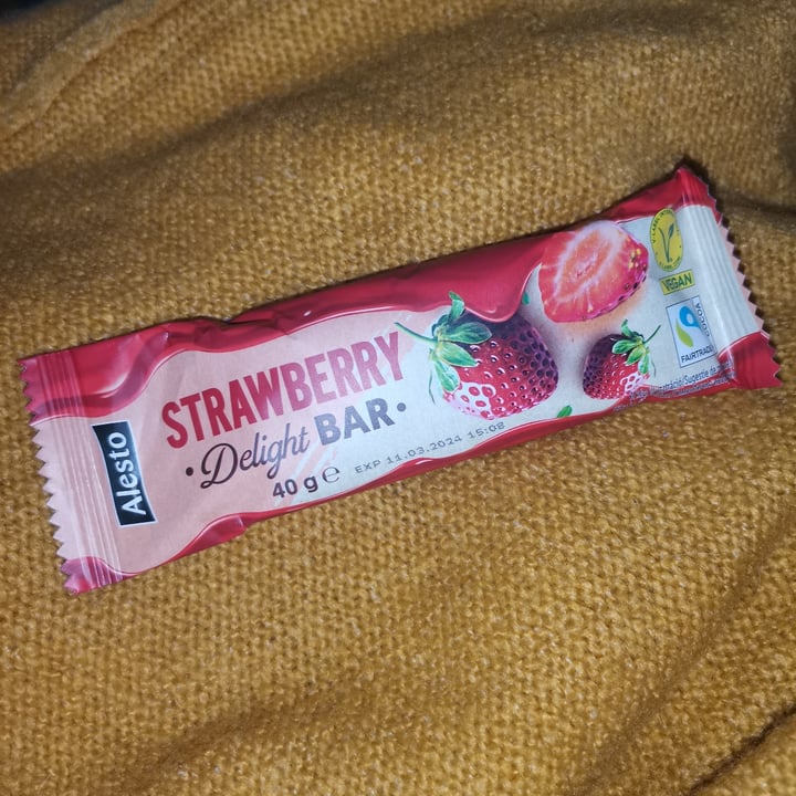 Alesto Strawberry bar Review | abillion