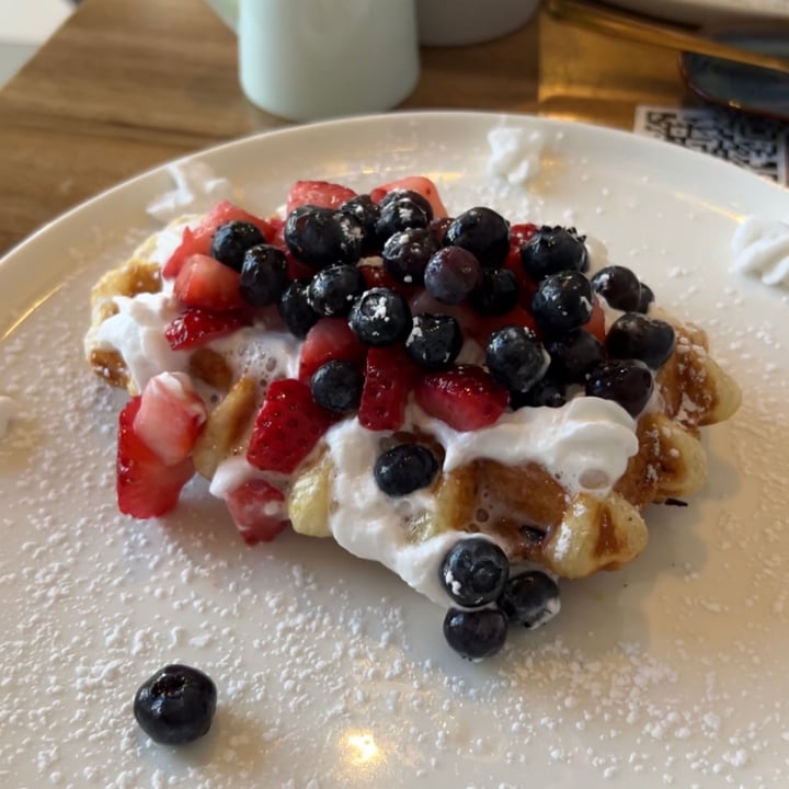 Craffles Central Vancouver, Vancouver, Canada Whipped Croffles Review ...