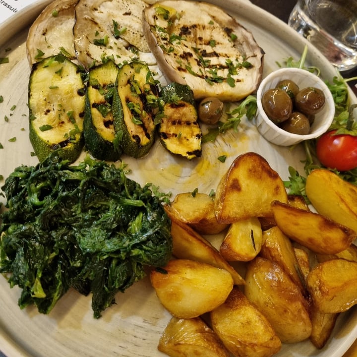 Disigius Assemini, Italy Tagliere vegano Review | abillion