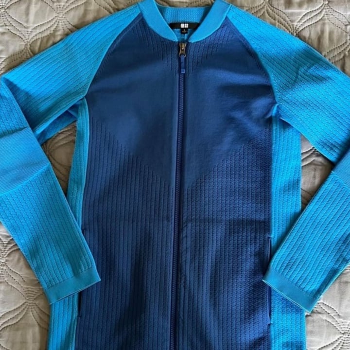 Uniqlo Blue Sweater Review | abillion