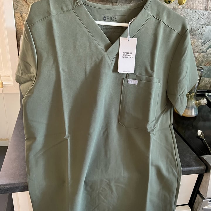 Figs Men’s Leon Three-Pocket Scrub Top Review | abillion