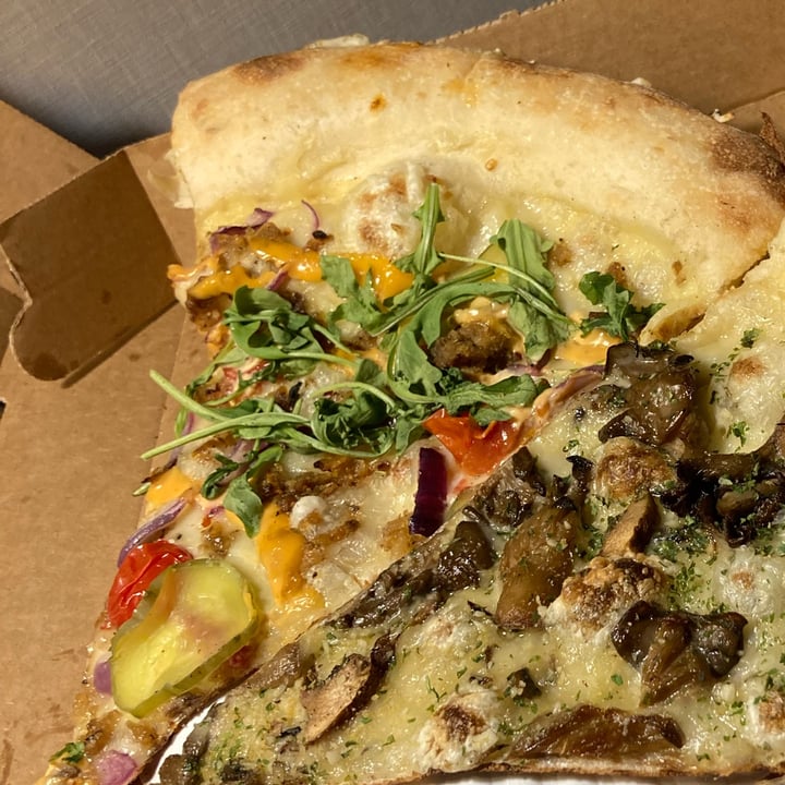 Screamer's Pizzeria Crown Heights, Brooklyn, United States Cheeseburger ...