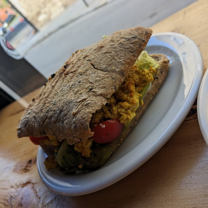 Café Tuyo Le Plateau-Mont-Royal, Montréal, Canada Sandwich Faux Oeuf ...