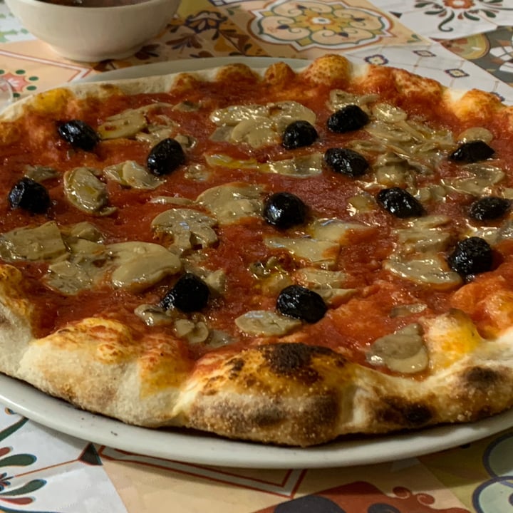 Forte Pizzeria Stuzzicheria Italy pizza con olive e funghi Review ...