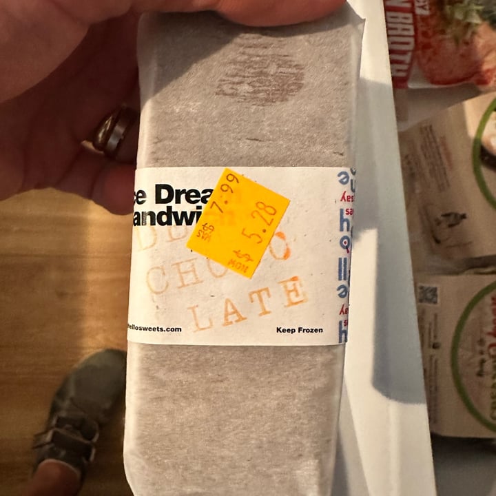 Say Hello Sweets Chocolate Ice Dream Sandwich Review | abillion