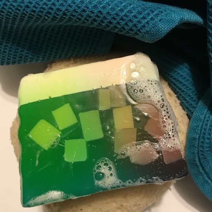 LUSH Fresh Handmade Cosmetics Baked Alaska Soap Review | abillion