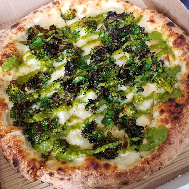 Cowabunga Centremount, Hamilton, Canada Garlicky Greens Pizza (Vegan ...