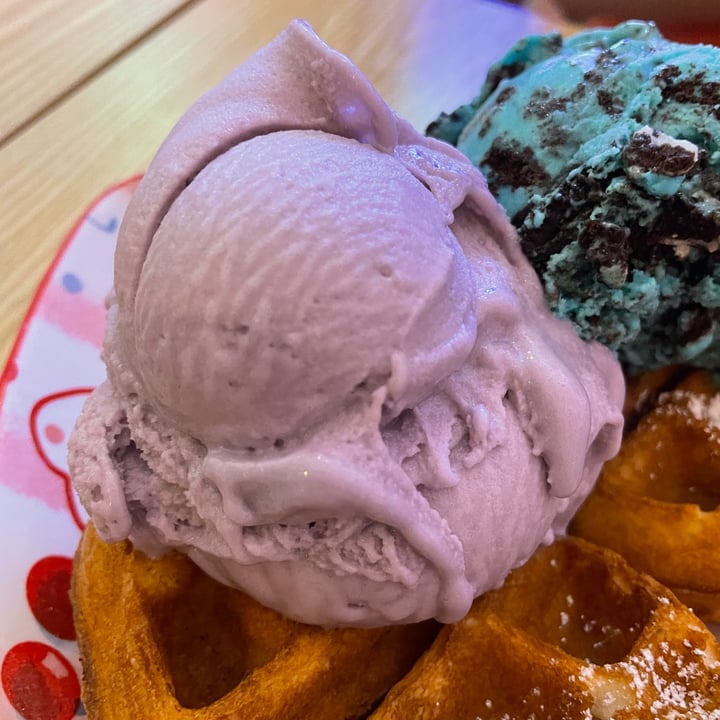 Heartbreak Melts Ice Cream Cafe Ang Mo Kio, Singapore Taro Review ...