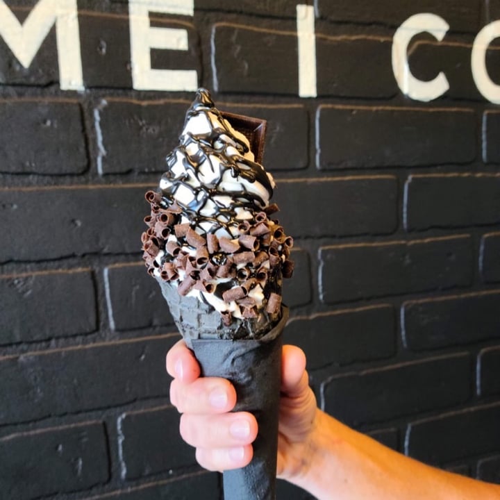 PERVERTED ICE CREAM Downtown, Victoria, Canada The Big V with Cocoa ...