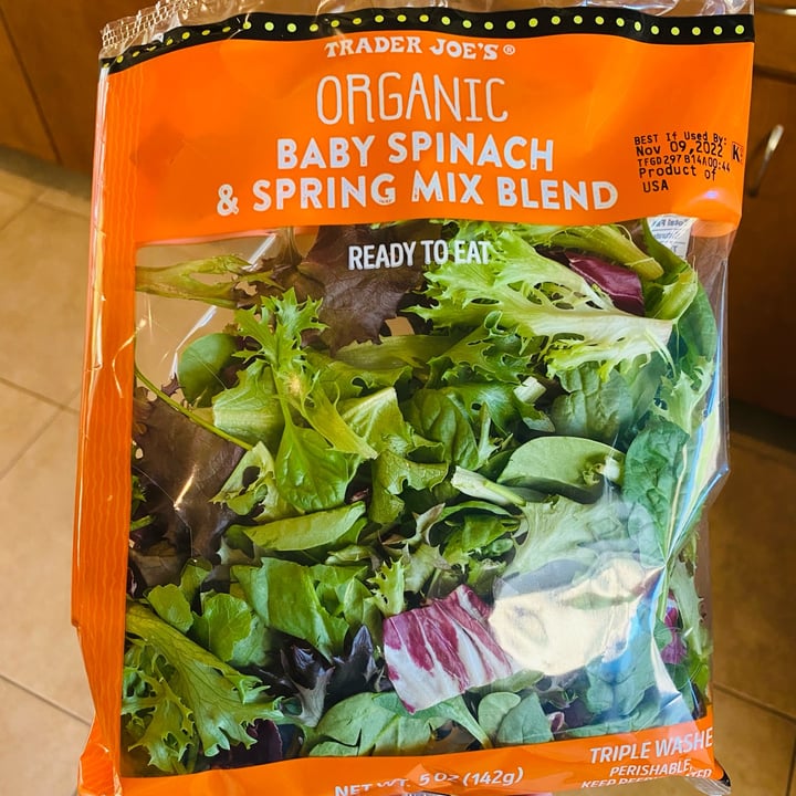 Trader Joe's Organic Baby Spinach & Spring Mix Blend Review | abillion