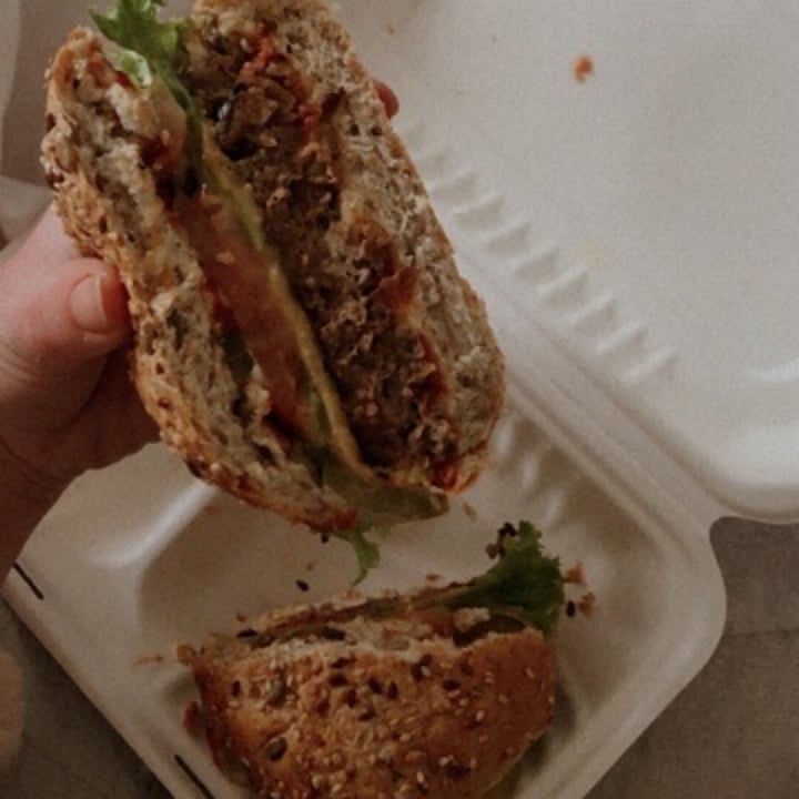 The Fussy Vegan Randburg, South Africa Beyond Cheese Burger Review ...