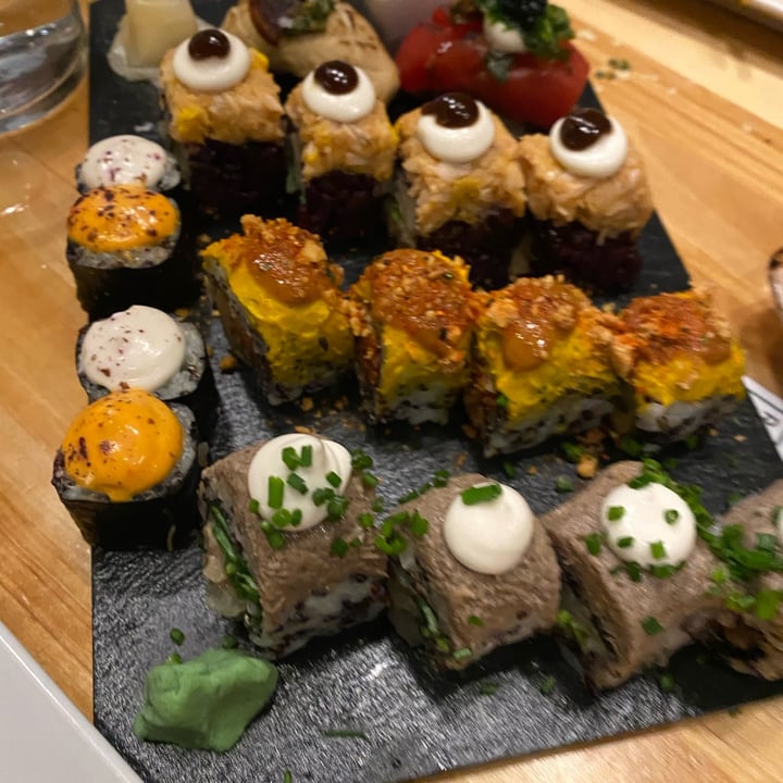 Roots & Rolls Barcelona, Spain roots & rolls selección de sushi (13 uni./pp.) Review | abillion