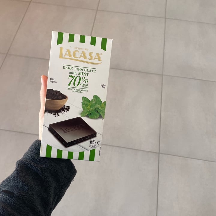 Lacasa Dark Chocolate With Mint 70% Cocoa Review | abillion