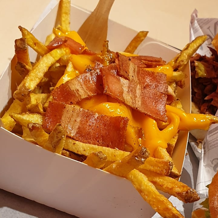 THUNDER VEGAN FOOD Madrid, Spain Vacon Fries Cheese Review | abillion