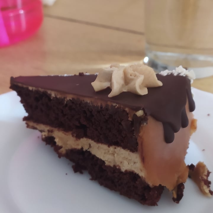 Freedom Cakes Madrid, Spain Tarta Peanut & Choco Review | abillion