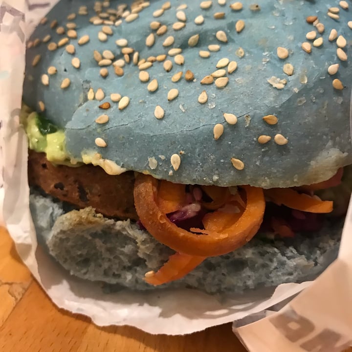 Flower Burger Firenze, Italy Puffi Burger Review | abillion