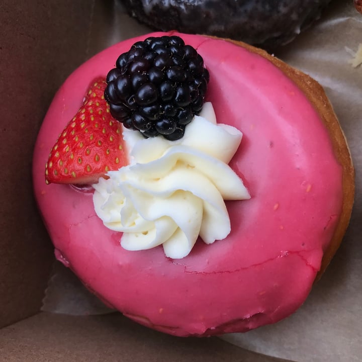 Lovebirds Donuts Kittery, United States Berry Patch Donut Review | abillion